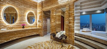 Suíte presidencial | Banheiro | Chuveiro/banheira combinados, chuveiro com efeito de chuva