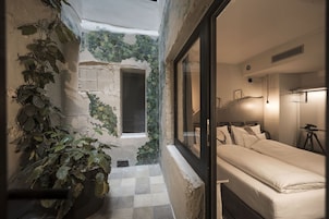 Quarto Básico (Besenkammer) | Roupa hipoalergénica, cofre no quarto, com decoração personalizada