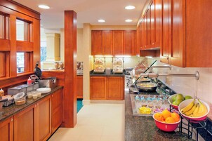 Café da manhã com buffet grátis todos os dias