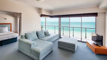 Apartamento, 2 quartos, vista para o oceano | 2 quartos, cofres nos quartos, escrivaninha