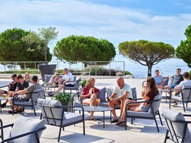 Bar junto à piscina