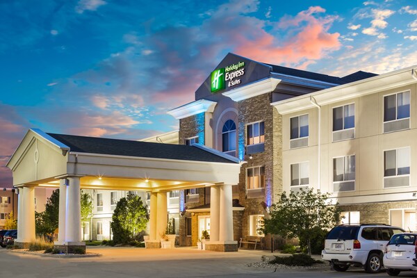 Holiday Inn Express & Suites Bellevue By Ihg - Bellevue, NE