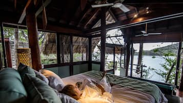 Ocean View Bungalow | Roupas de cama premium, edredons de pluma