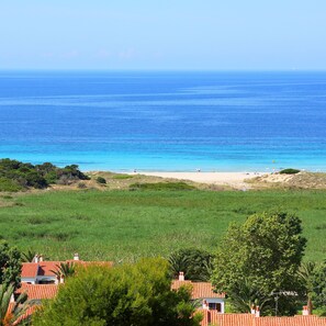 Perto da praia, areia branca 