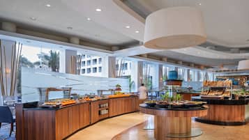 2 restaurantes, jantar, culinária americana