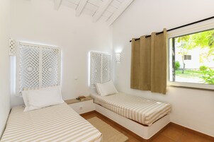 Vila, 2 quartos | Cortinas blackout, ferros/tábuas de passar roupa, roupa de cama