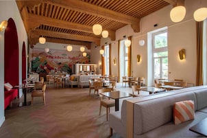 Café da manhã com buffet todos os dias mediante uma taxa