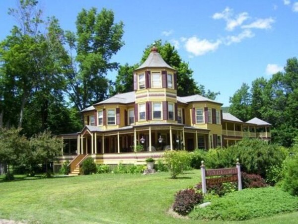 Fairlawn Inn - Phoenicia, NY