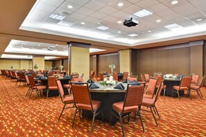 Courtyard by Marriott Wichita At Old Town in Wichita: Find Hotel ...