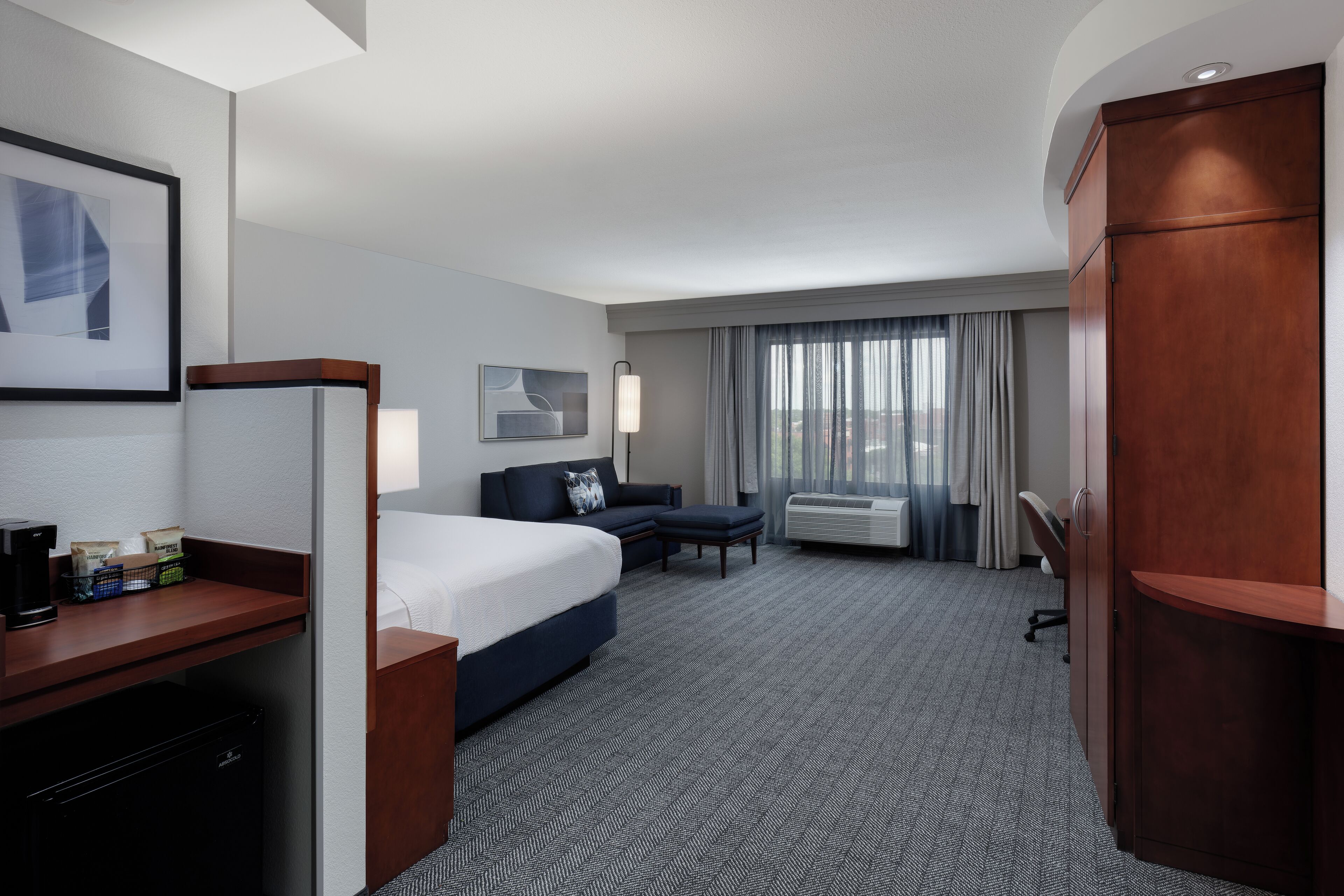 Courtyard by Marriott Wichita At Old Town in Wichita: Find Hotel ...