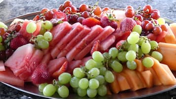 Pequeno-almoço completo diário (15.95 CAD por pessoa)