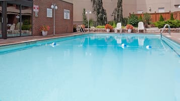 Piscina interior, piscina exterior