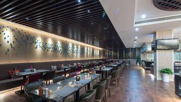 Pequeno-almoço tipo buffet diário (68 CNY por pessoa)