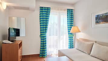 Standard Apartment for 6 | Televisor LCD