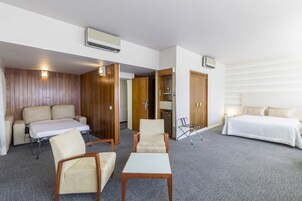 Suite | Minibar, cortinas/cortinados opacos, Wi-fi, roupa de cama fornecida 