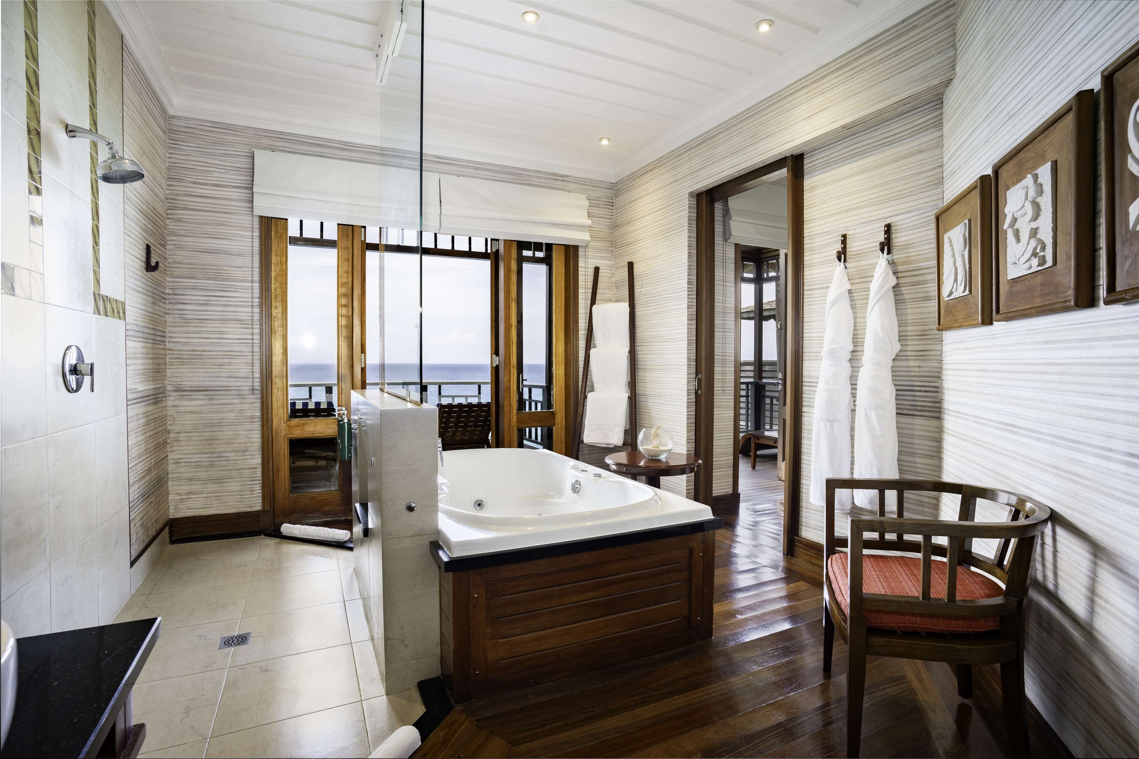 Villa, 1 cama king-size, vista para o oceano | Roupa de alta qualidade, minibar, cofre no quarto, secretária 