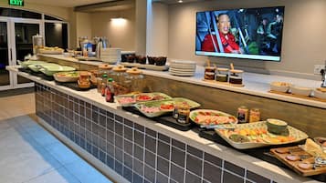 Pequeno-almoço tipo buffet diário mediante uma taxa