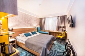 Premier Business Double room | Roupas de cama antialérgicas, cofres nos quartos, escrivaninha