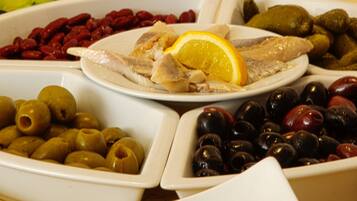 Café da manhã com buffet todos os dias (BGN 20 por pessoa)