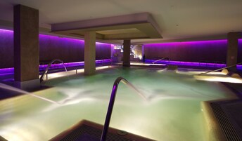 Sala(s) para tratamentos a casais, sauna, banheira de hidromassagem 