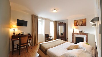 Quarto Superior | Com decoração personalizada, com mobília individualizada, secretária 