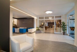 Área de estar no saguão