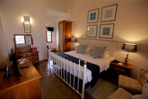 Quarto casal luxo | Cofres nos quartos, individualmente mobiliados, escrivaninha