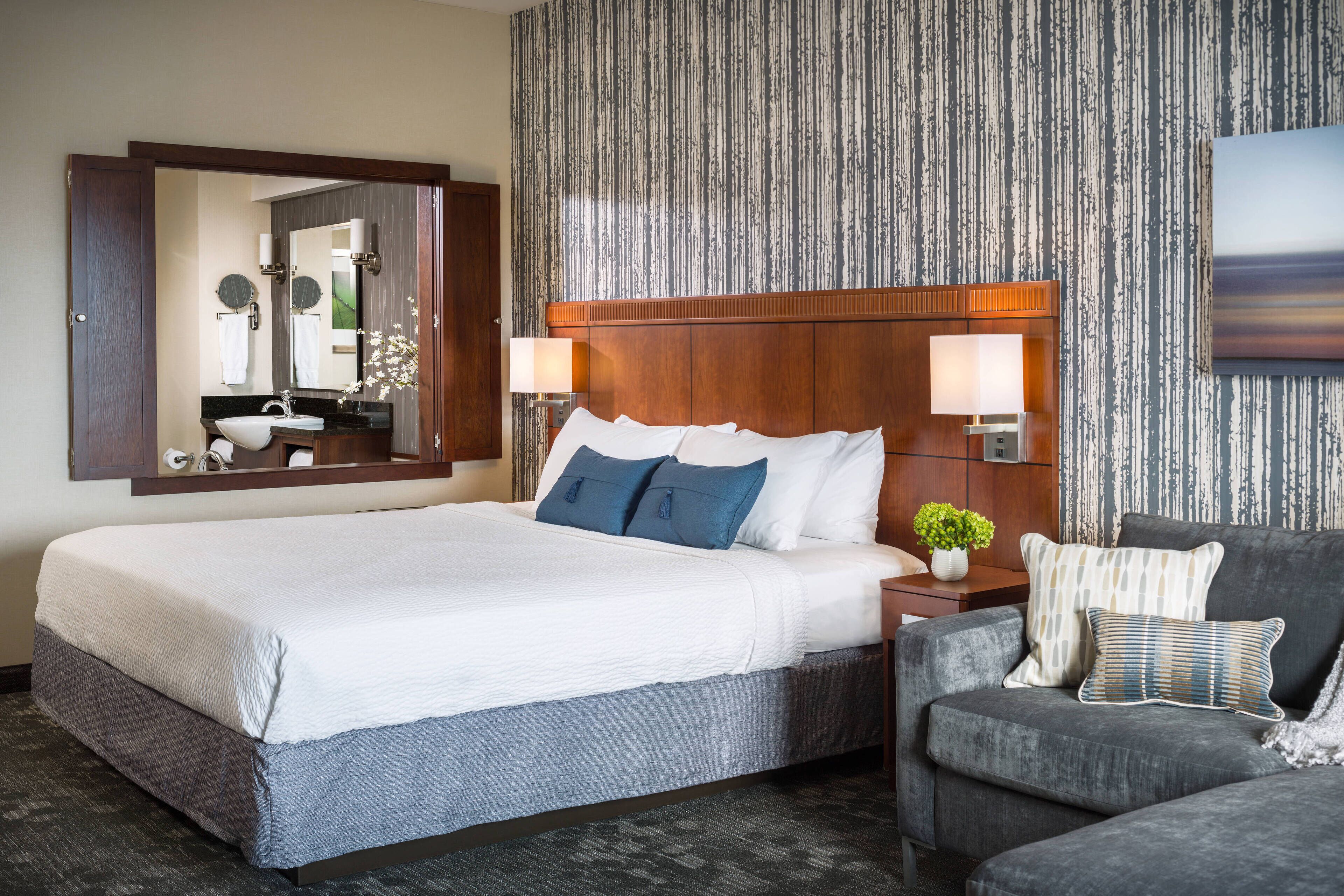 Courtyard Marriott Burlington Harbor Reviews, Deals & Photos 2025 - Expedia