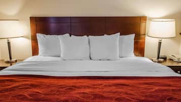 Roupas de cama premium, escrivaninha, espaço de trabalho para notebook