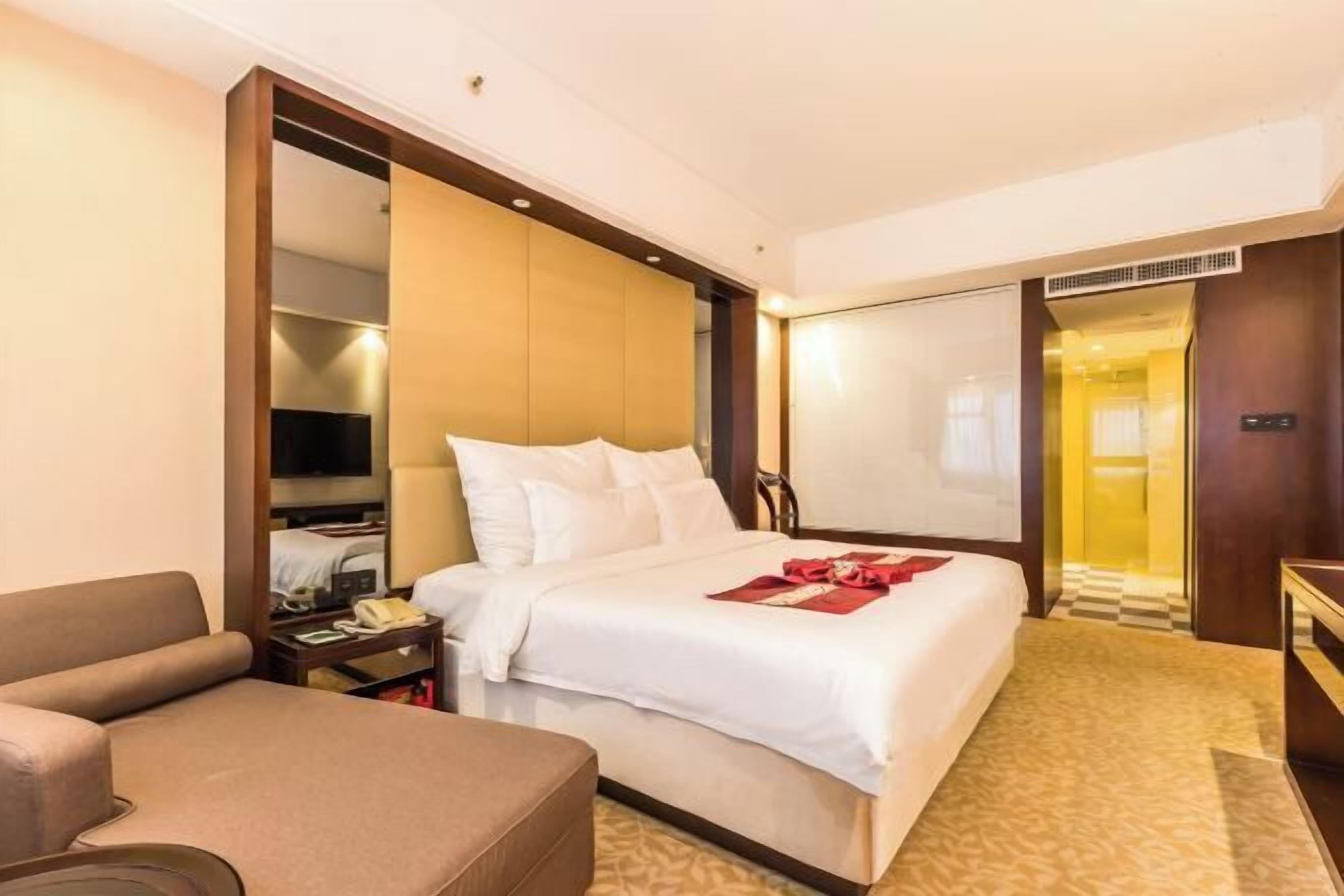 Minibar, cofre no quarto, secretária, ferro/tábua de engomar 