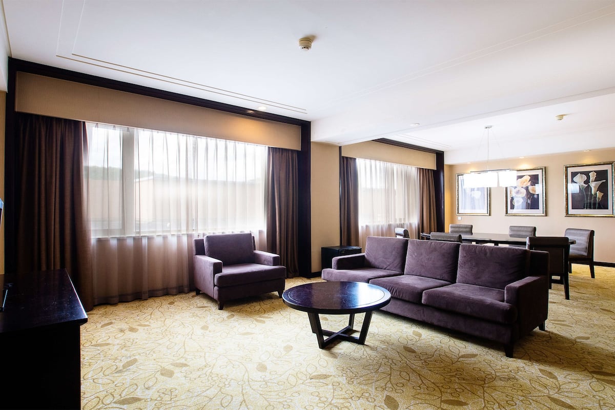 Suíte, 1 quarto, cozinha | Frigobar, cofres nos quartos, escrivaninha