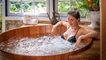 Sauna, banheira de hidromassagem, tratamentos corporais, hidroterapia