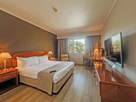 Quarto Duplo | Minibar, cofre no quarto, secretária, quartos insonorizados