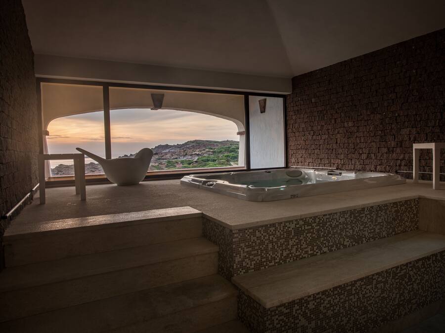 Banheira de hidromassagem interior