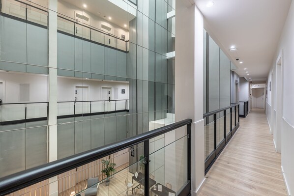 Corrimões nos corredores