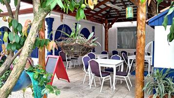 Pequeno-almoço preparado no momento diário (3500 CRC por pessoa)