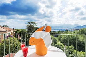 Quarto casal luxo, sacada, vista para o mar | Vista do quarto