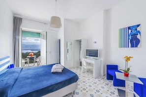 Quarto Duplo Deluxe, varanda, vista para o mar | Roupa hipoalergénica, cofre no quarto, com mobília individualizada 