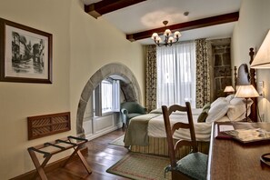 Quarto Duplo ou Twin | Secretária, Wi-fi grátis, roupa de cama fornecida