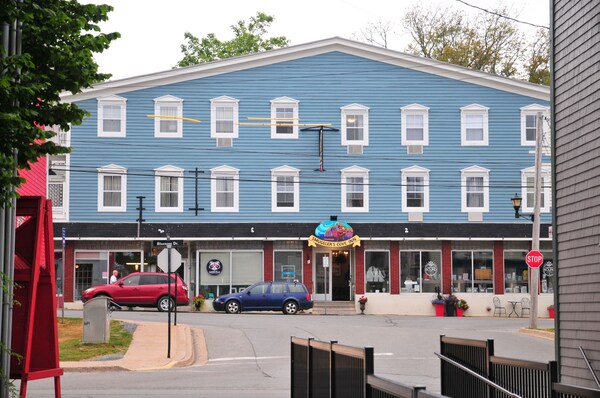 Smugglers Cove Inn - Nova Scotia