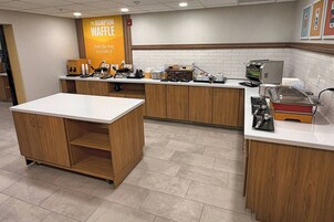 Café da manhã com buffet grátis todos os dias