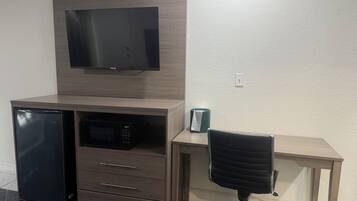 Quarto Standard, 1 cama king-size | Roupa de alta qualidade, secretária, ferro/tábua de engomar