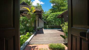 Villa Familiar, vista para a piscina | Vista para a água