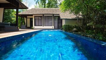 Villa Familiar, vista para a piscina | Vista para a água