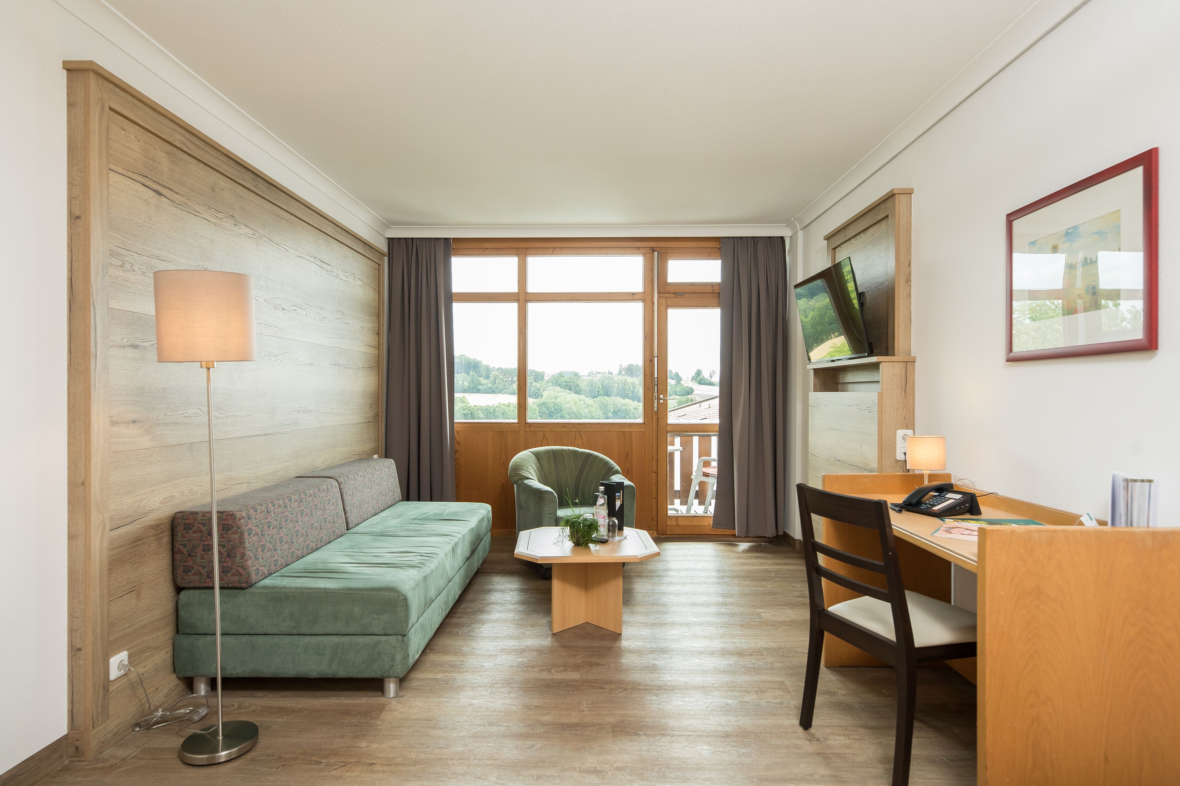 Suíte júnior, 1 quarto | Área de estar | TV