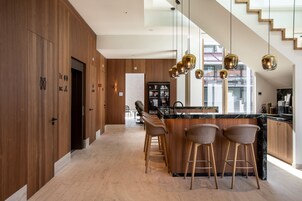 Sauna, tratamentos corporais, massagens de pedras quentes 