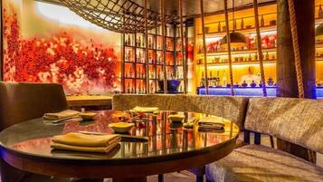 7 restaurantes: servem pequenos-almoços, almoços e jantares