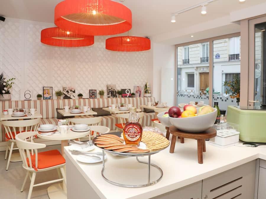 Pequeno-almoço tipo buffet diário (16 EUR por pessoa)