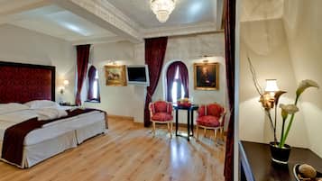 Quarto executivo | Frigobar, cofres nos quartos, cortinas blackout, quartos à prova de som