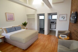 Quarto standard, 1 cama Queen | Wi-Fi de cortesia, roupa de cama